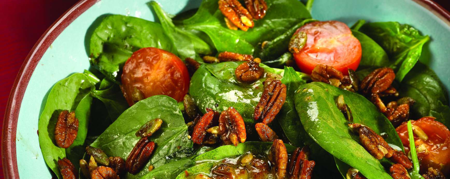 A delicious, fresh creole salad with pecans - Amanprana Recipe
