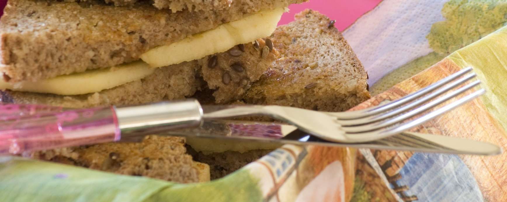 Healthy lunch, and quickly prepared, try this recipe with apple